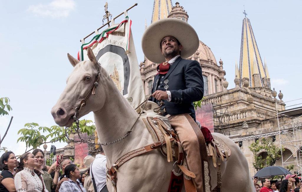 Charros retoman tradicional desfile tras la pandemia | Notisistema