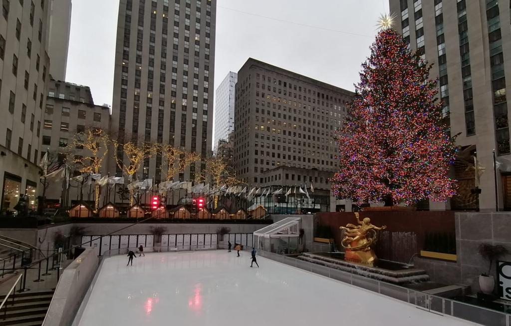 Encienden el árbol de Navidad del Rockefeller Center en NY | Notisistema