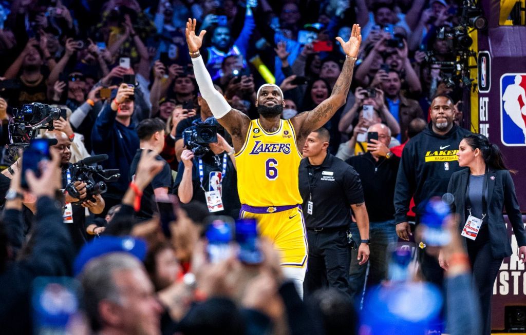 LeBron James hace historia en la NBA y es el máximo anotador | Notisistema