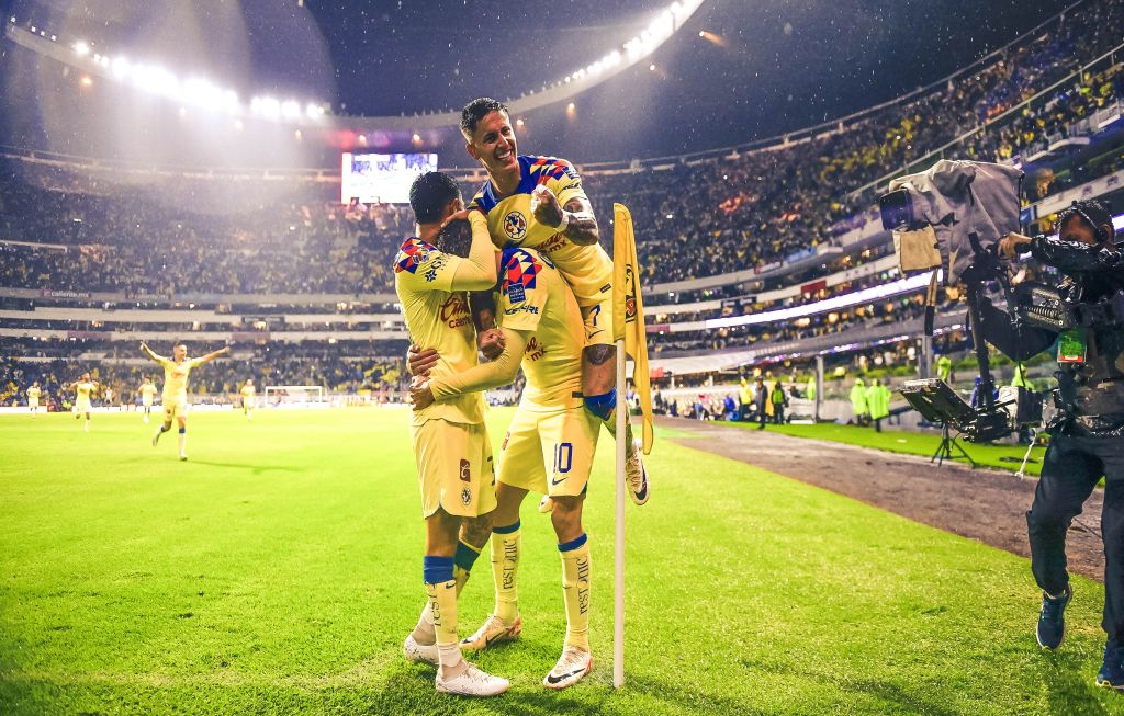 América golea 4-0 a Chivas y se queda con el Clásico Nacional de la ...