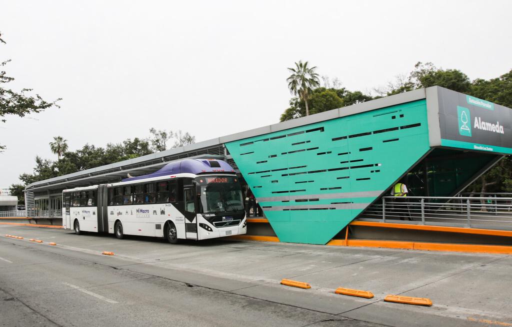 Suman más unidades articuladas al Macrobús | Notisistema