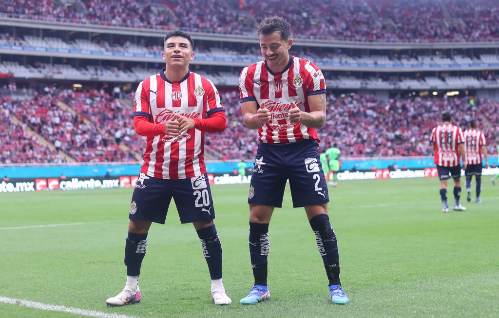 ¡Espectáculo en el Akron! Chivas golea 5-0 a Bravos | Notisistema