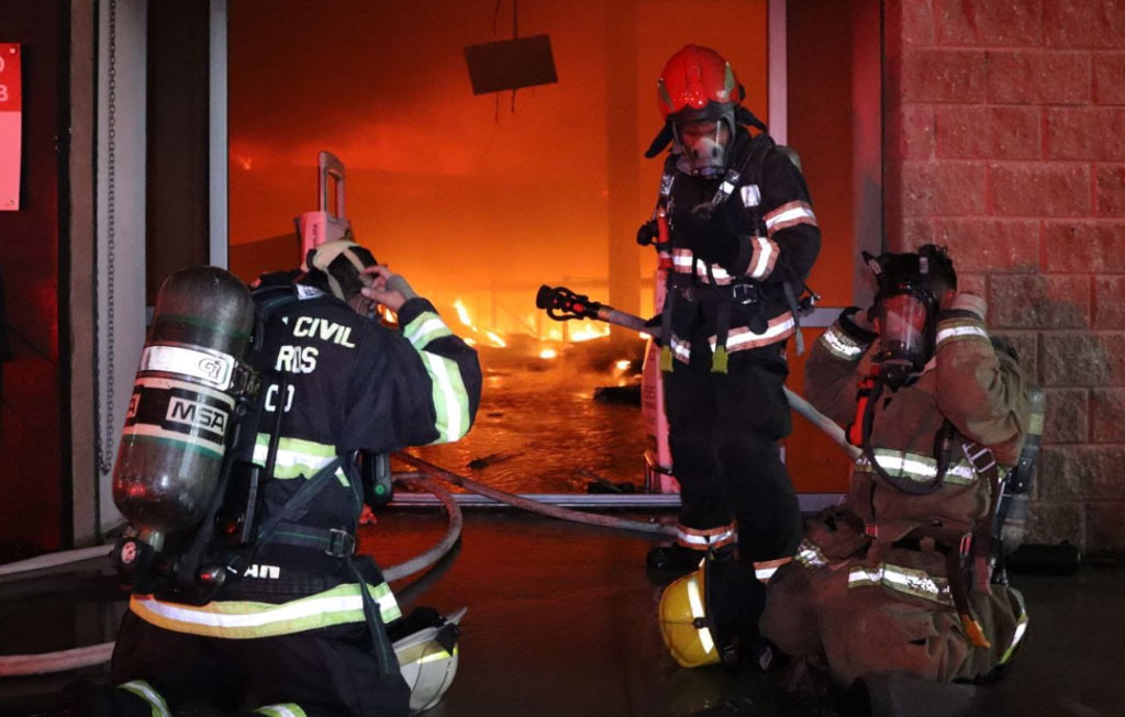 Controlan en la madrugada incendio en tienda City Club | Notisistema