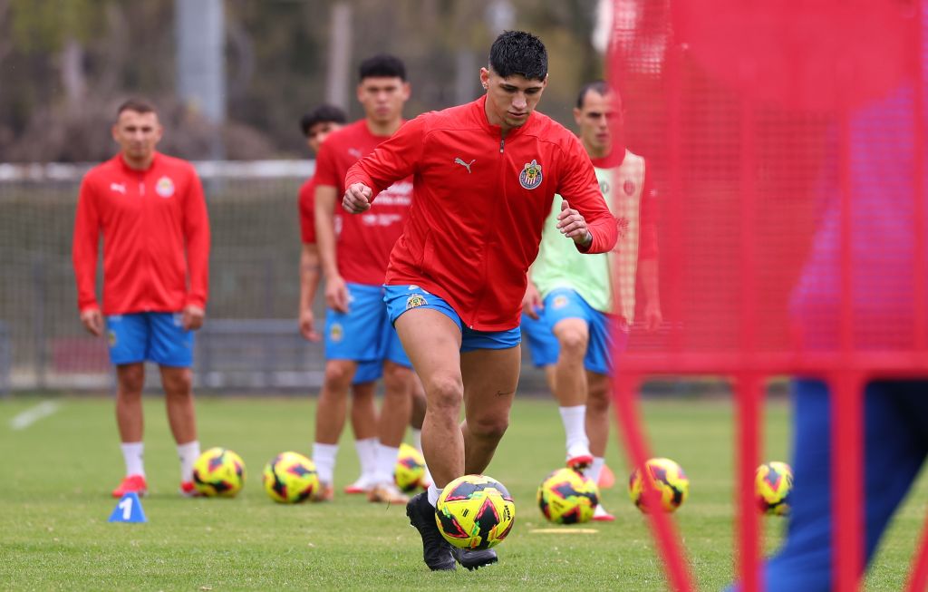 Alan Pulido ya entrena con Chivas | Notisistema